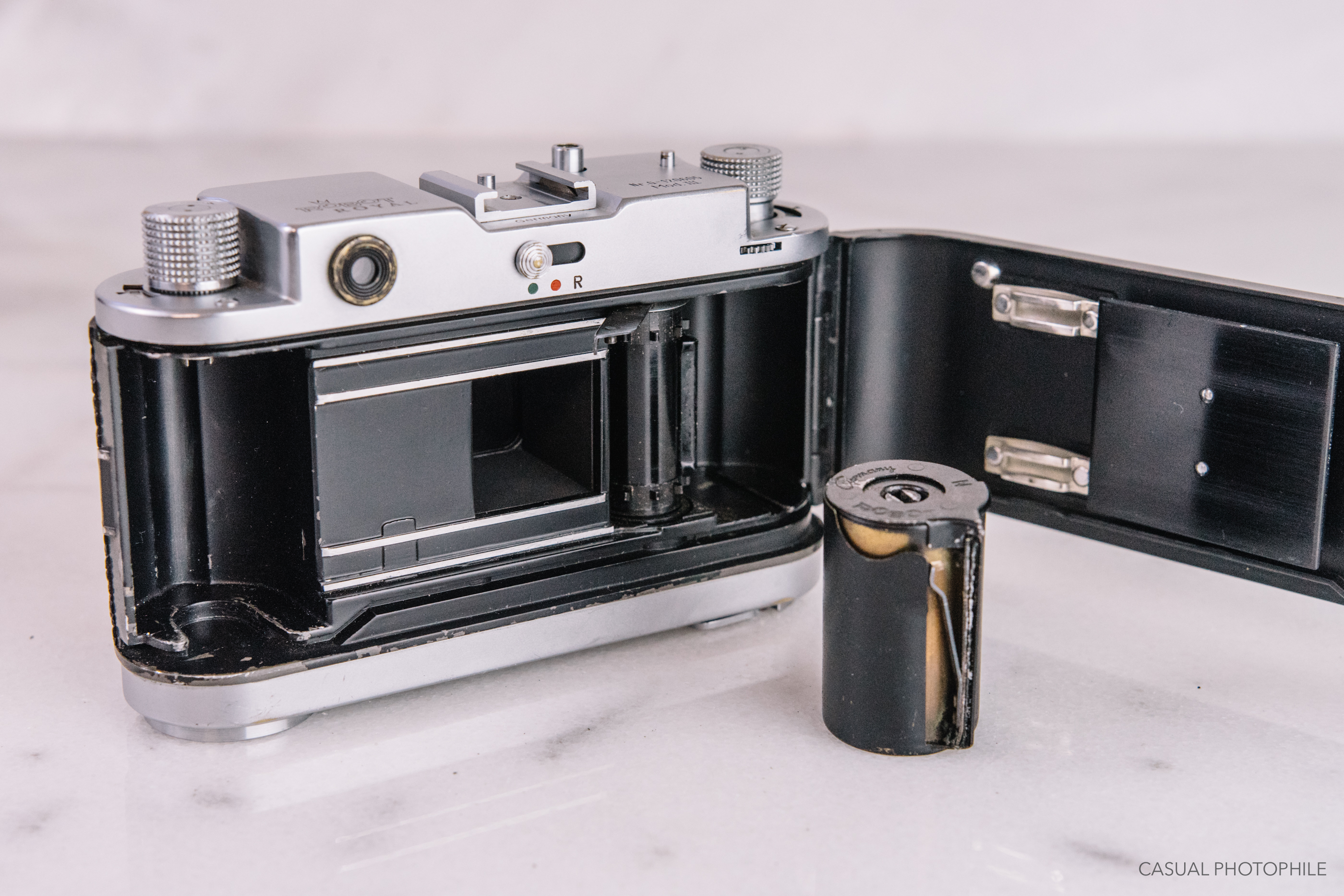 Robot Royal 24 Review - a Square Format 35mm Film Camera that Runs Like ...
